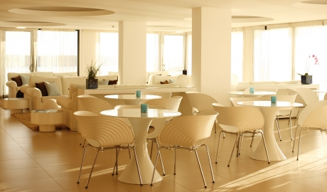 —Immerse yourself in minimalist design and natural splendor on the tip ...